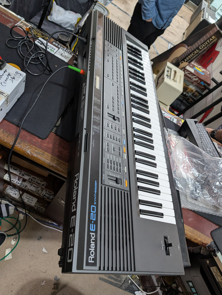 Roland - E-20 Intelligent Synthesizer – musicswopshop