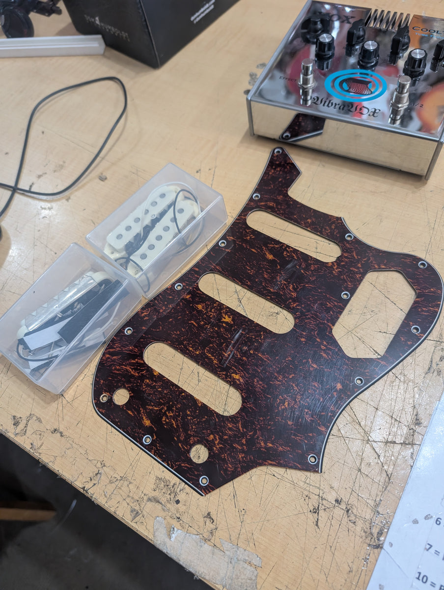 Squier - Vintage Modified Bass VI Pickups & scratch plate – musicswopshop